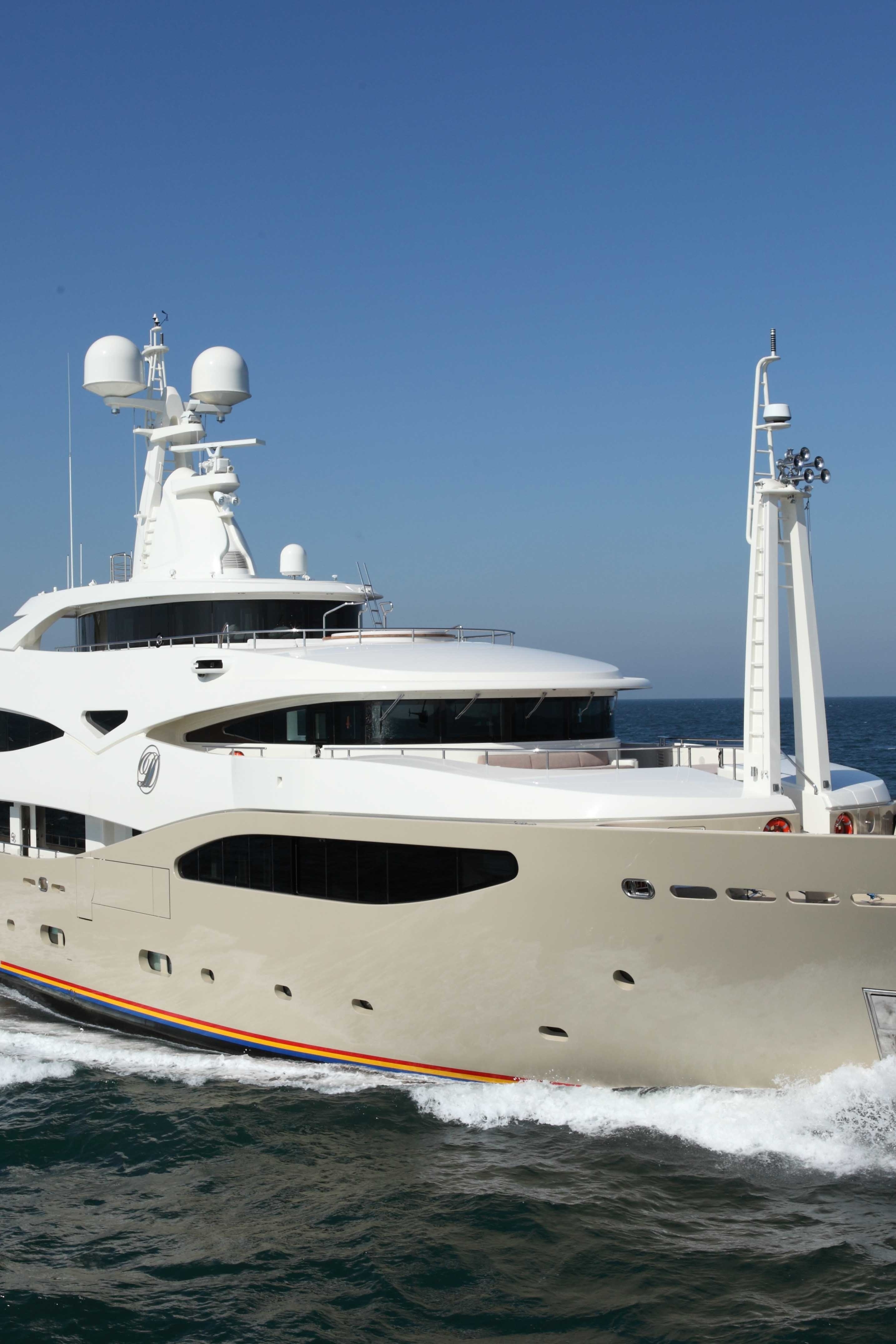 Light Image Gallery – Luxury Yacht Browser | by CHARTERWORLD Superyacht ...